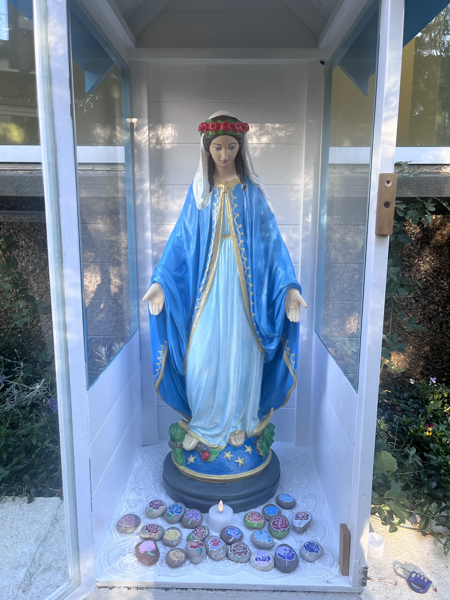 P5-Roses for Mary – St Cuthbert's RC Primary School