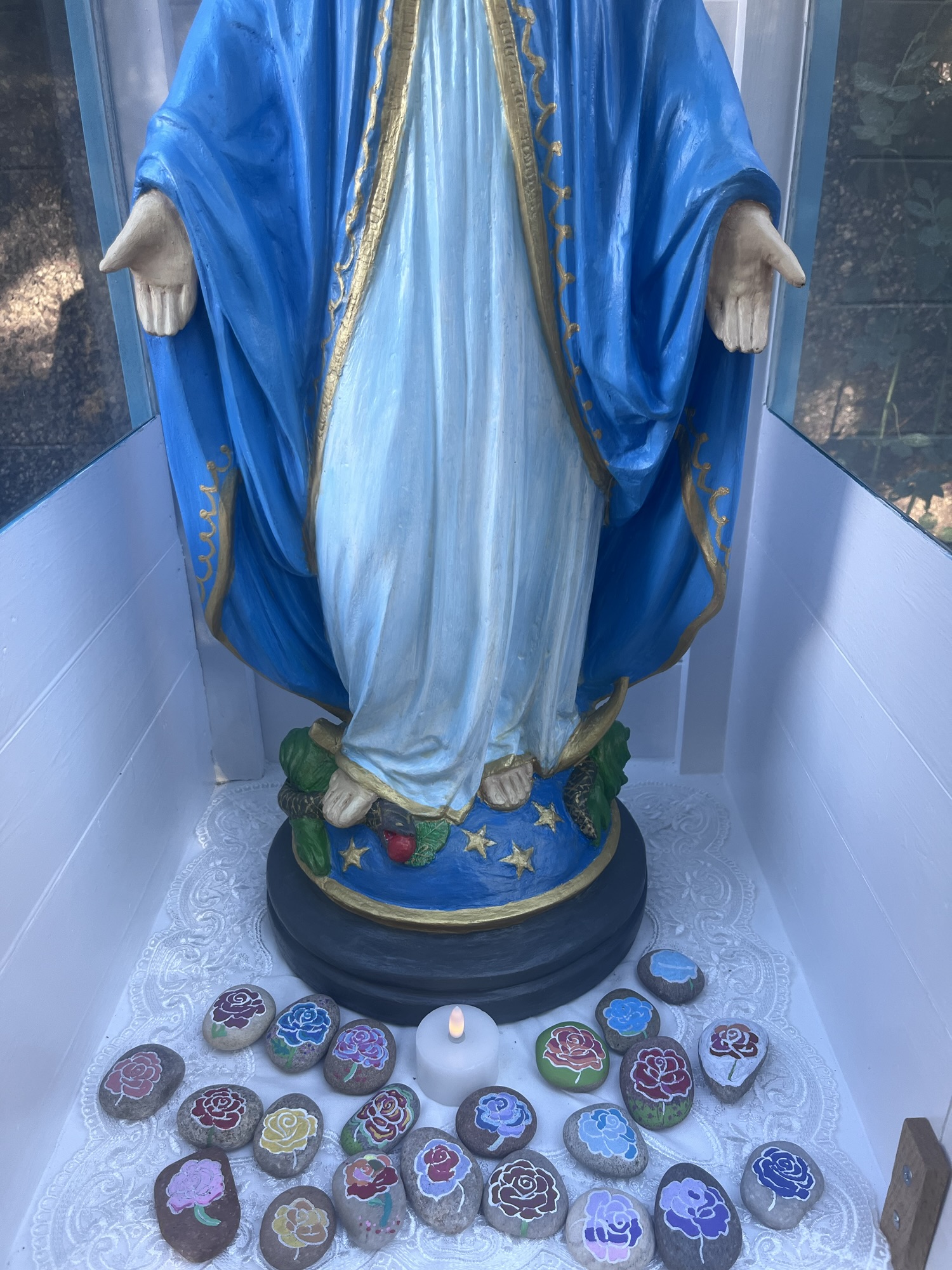 P5-Roses for Mary – St Cuthbert's RC Primary School